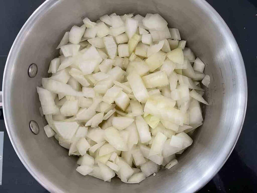 White Onion Sauce - French Sauce Soubise - Chez Le Rêve Français