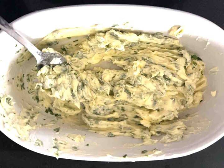 Parsley Garlic Butter with 4 Variations - Chez Le Rêve Français