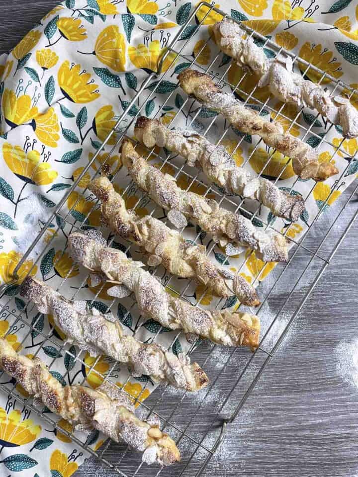 Sacristains Pastries - Chez Le Rêve Français