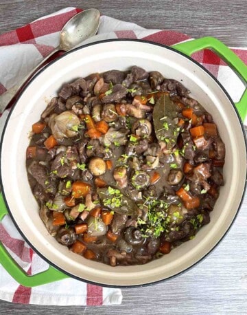 Venison Bourguignon - Chez Le Rêve Français