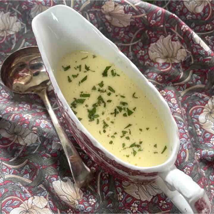 White Onion Sauce - French Sauce Soubise - Chez Le Rêve Français